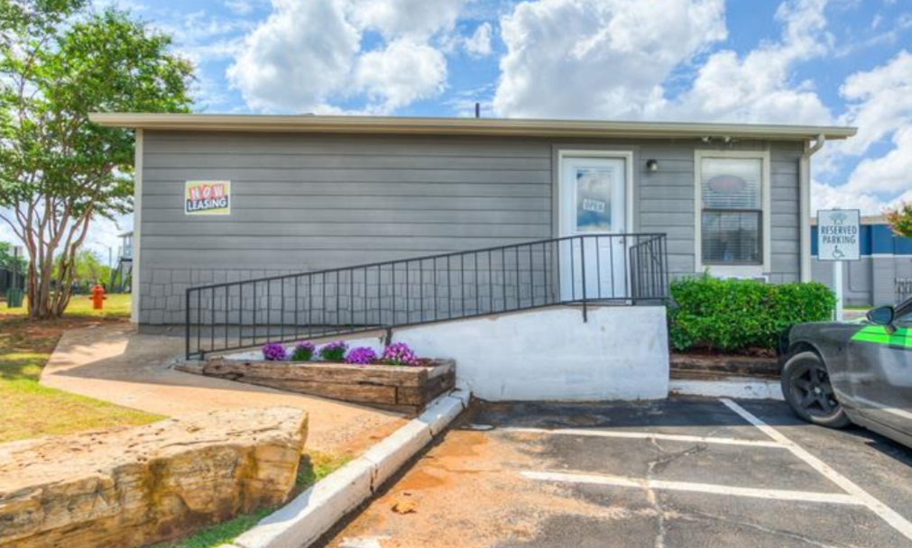 Treehouse Apartments Photo Gallery